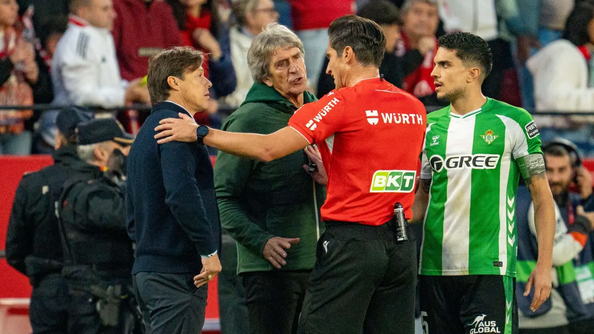 El acta arbitral del Sevilla-Betis destapa el caos: así se justificó la suspensión del derbi